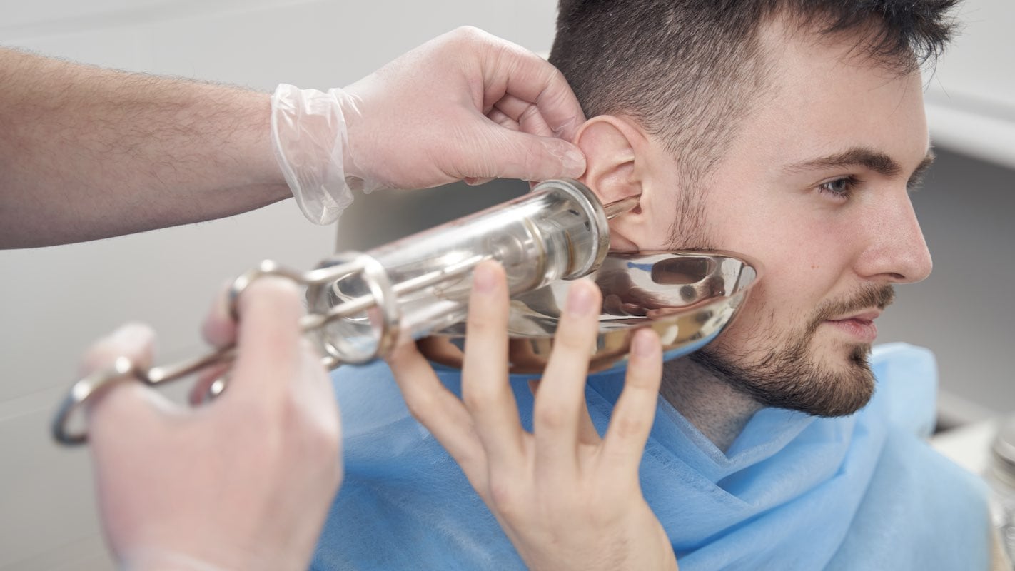 Verstopt oor zelf oplossen? Oma weet raadt! | Vitamines.com